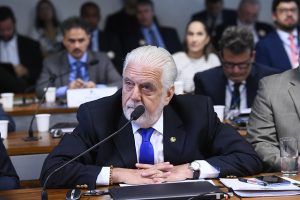 Lula espera renúncia de Wagner da liderança do governo, dizem aliados